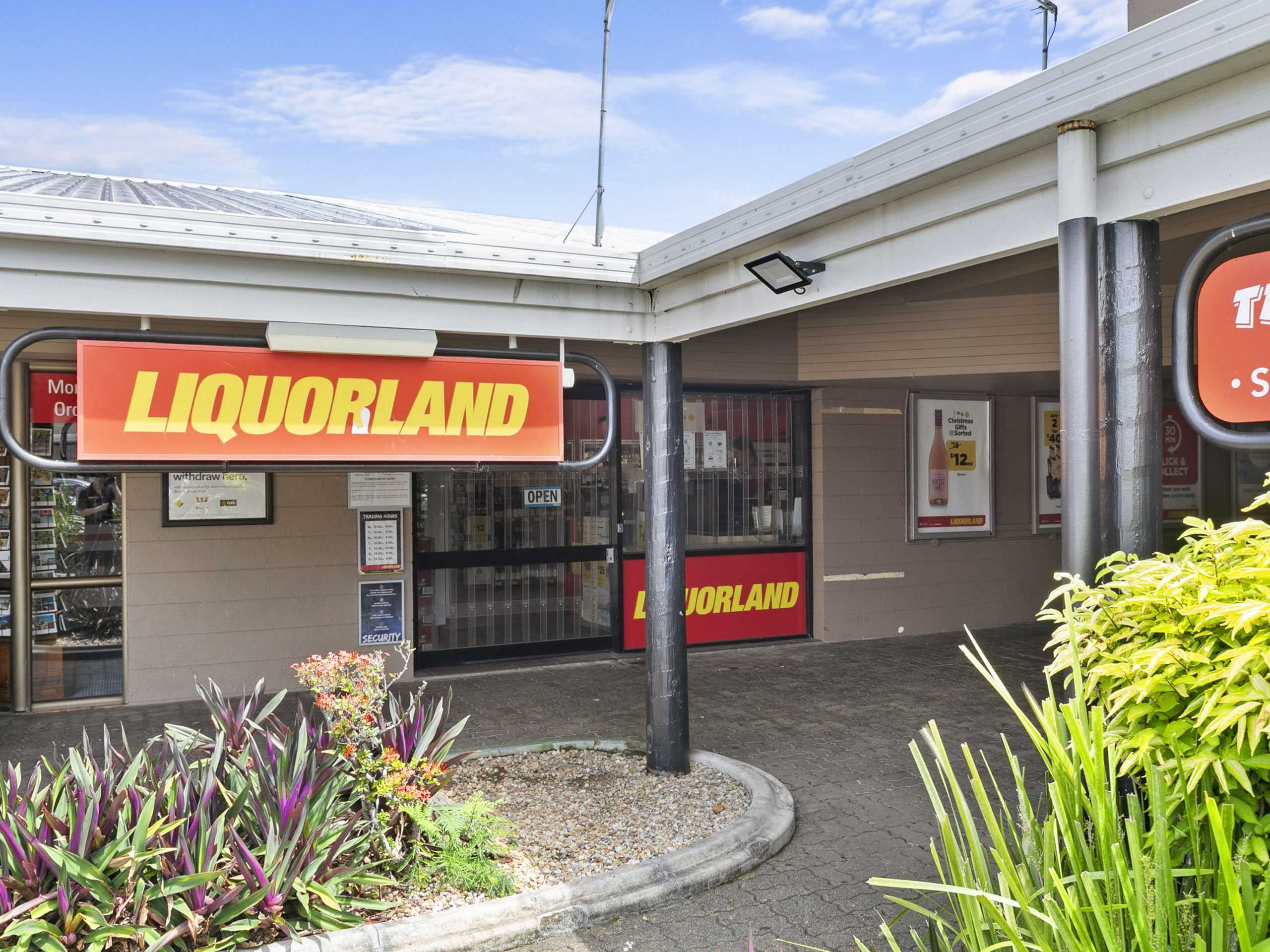 Prized Trinity Beach Liquorland going under the hammer | Burgess Rawson